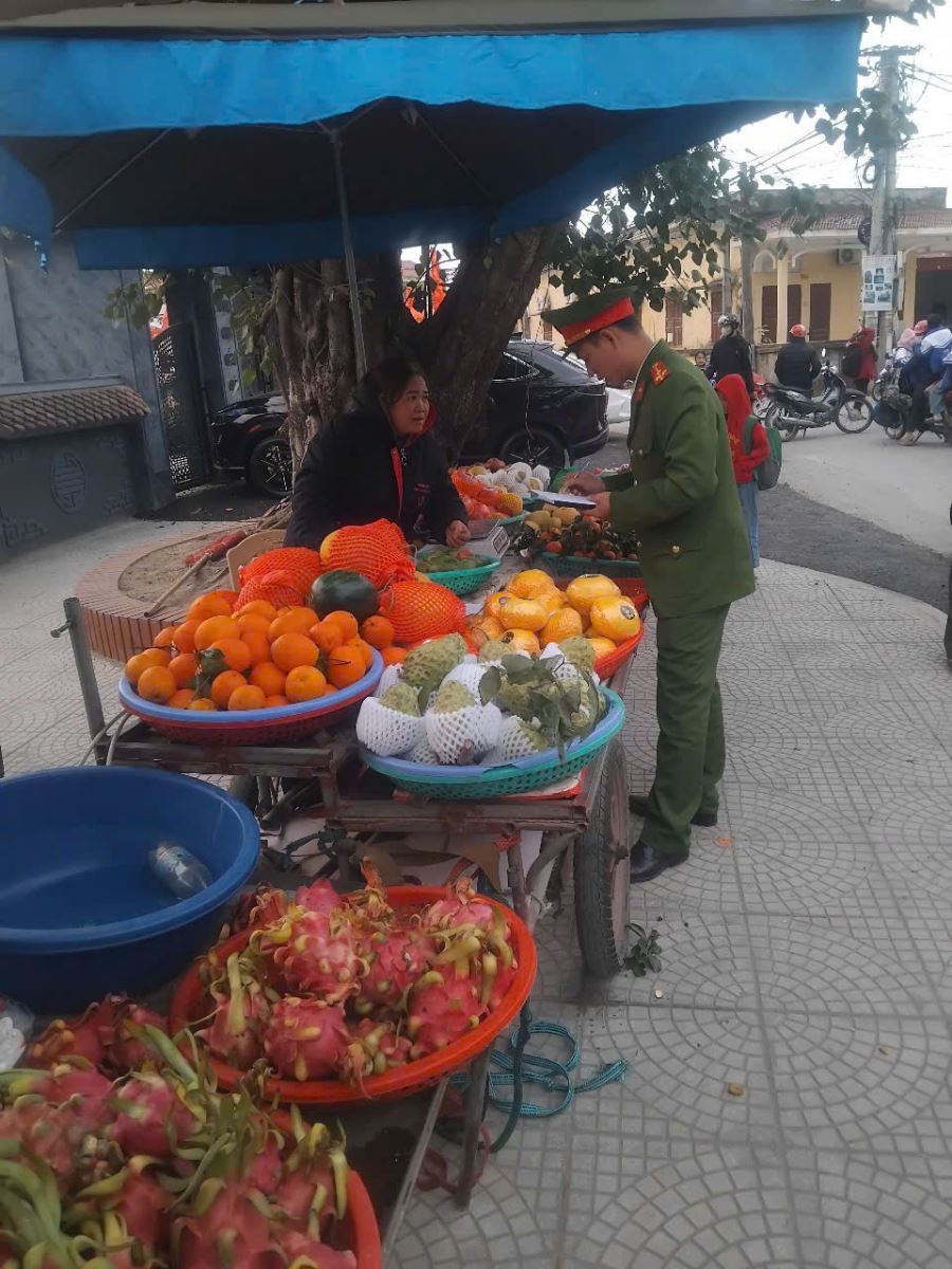 Công an xã Thần Khê tăng cường tuyên truyền, ký cam kết, xử lý vi phạm về trật tự đô thị trên ...